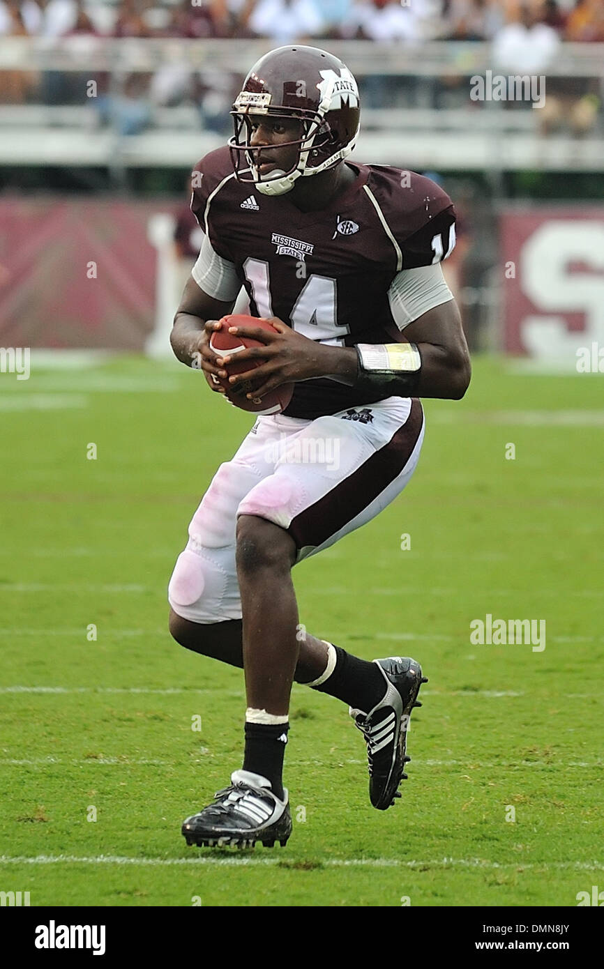 5 September 2009: Mississippi State quarterback Chris Relf (14) runs ...