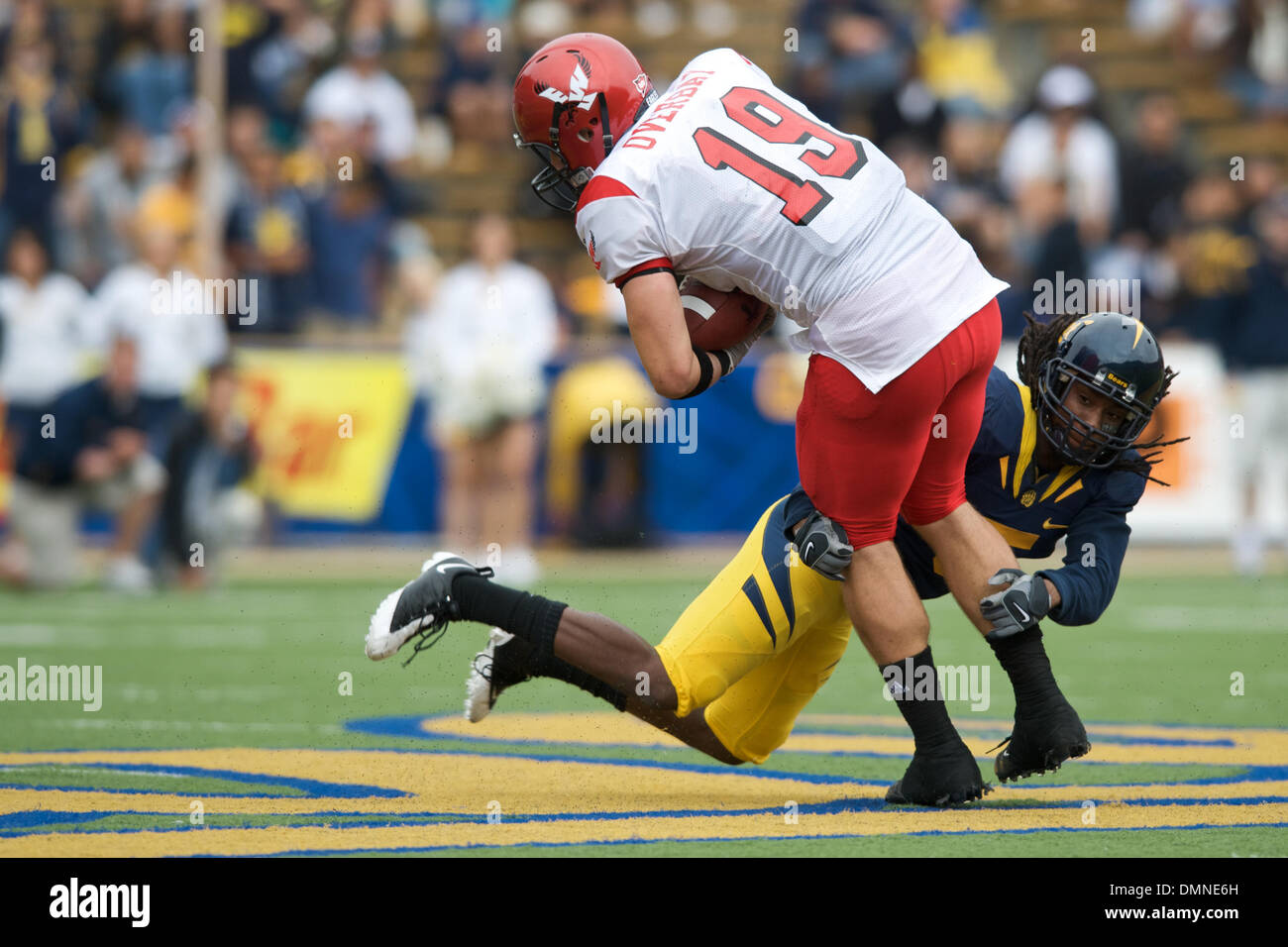 12 September 2009: Cal senior defensive back Syd'Quan Thompson brings ...