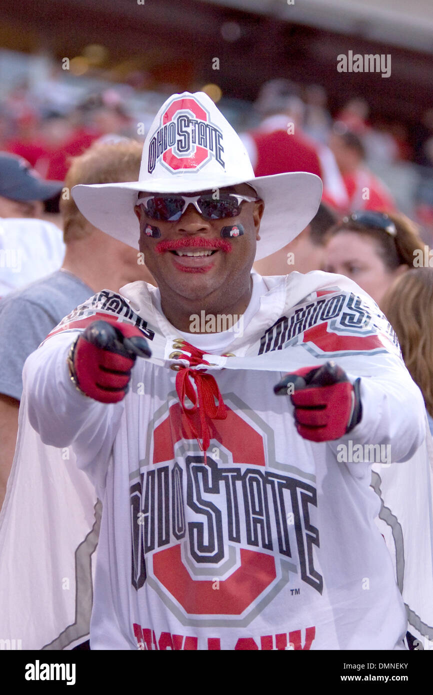 College football stadium ohio state fans hi-res stock photography and ...