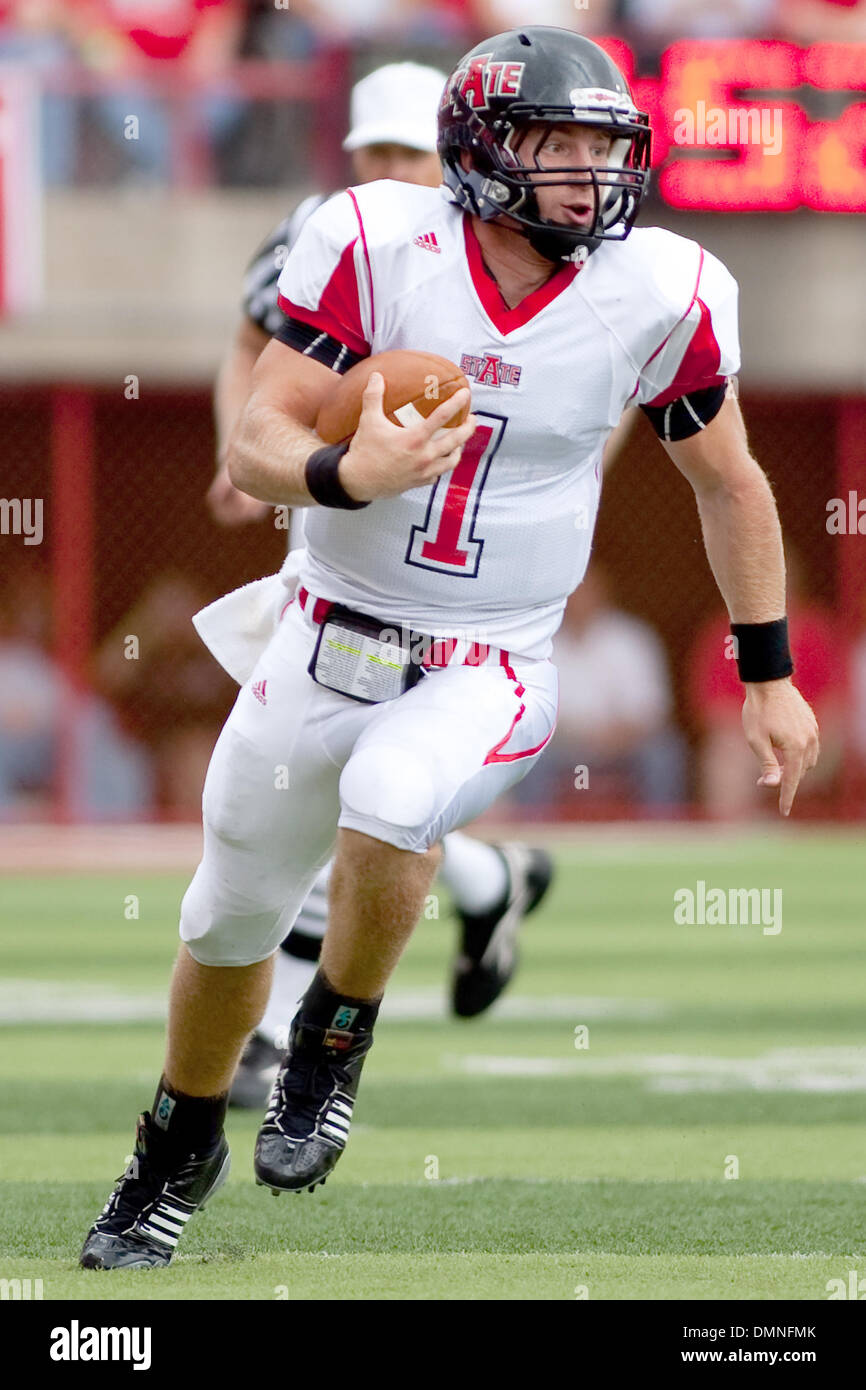 Quarterback rush hi-res stock photography and images - Alamy