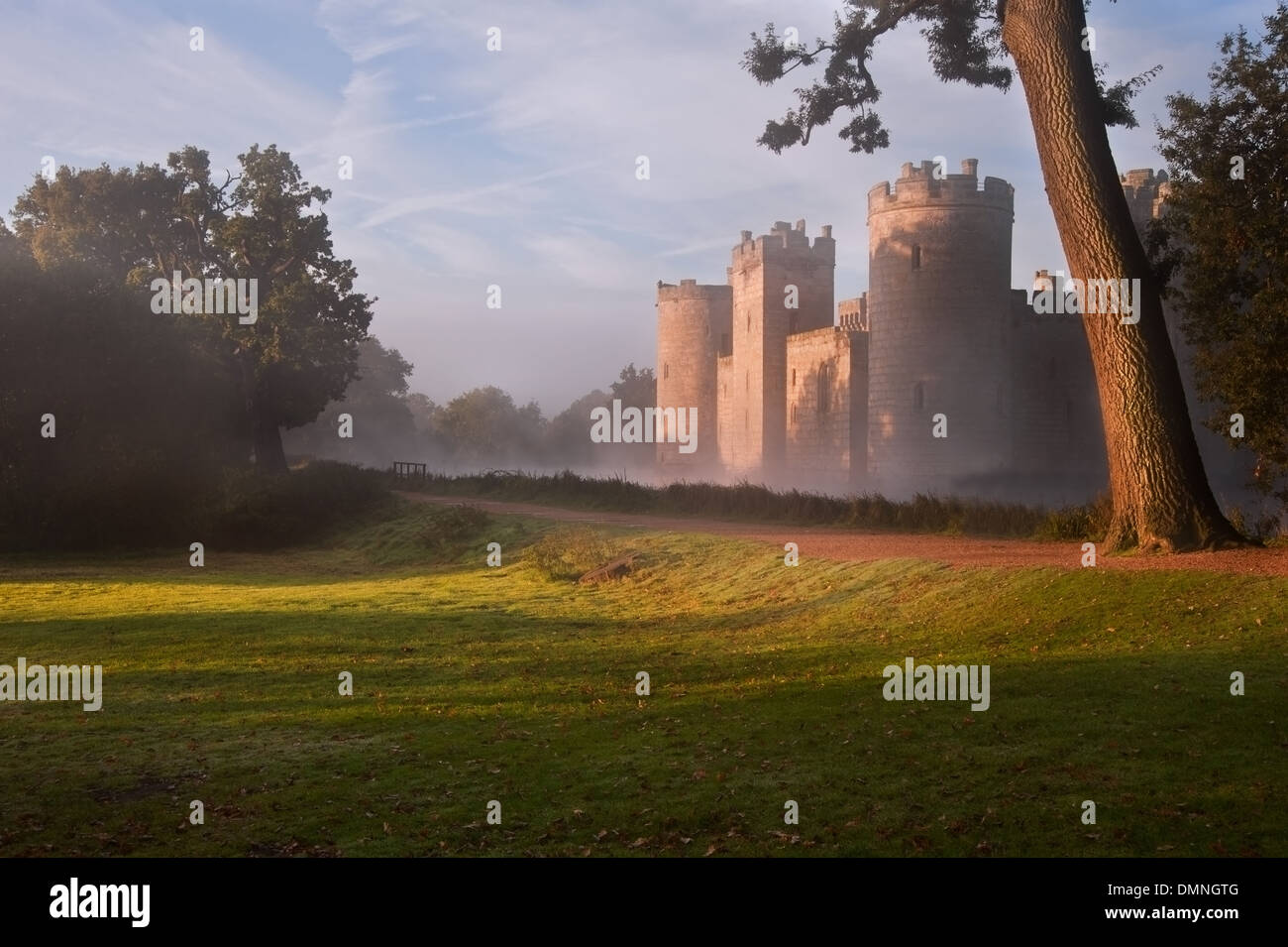 Medieval medieval drawbridge castle hi-res stock photography and images ...
