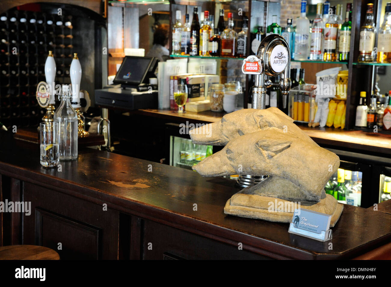 Wooden bar counter in a traditional English Pub Stock Photo - Alamy