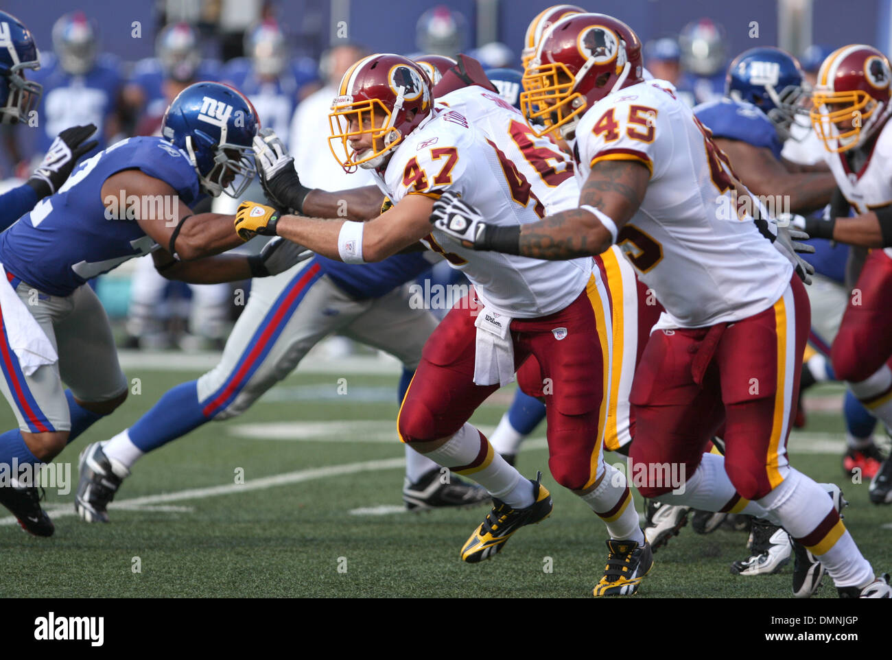 13 September 2009: Washington Redskins tight end Chris Cooley avoids ...