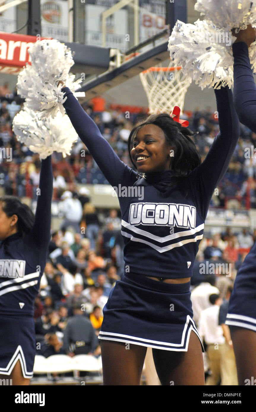 Uconn cheerleaders hi-res stock photography and images - Alamy