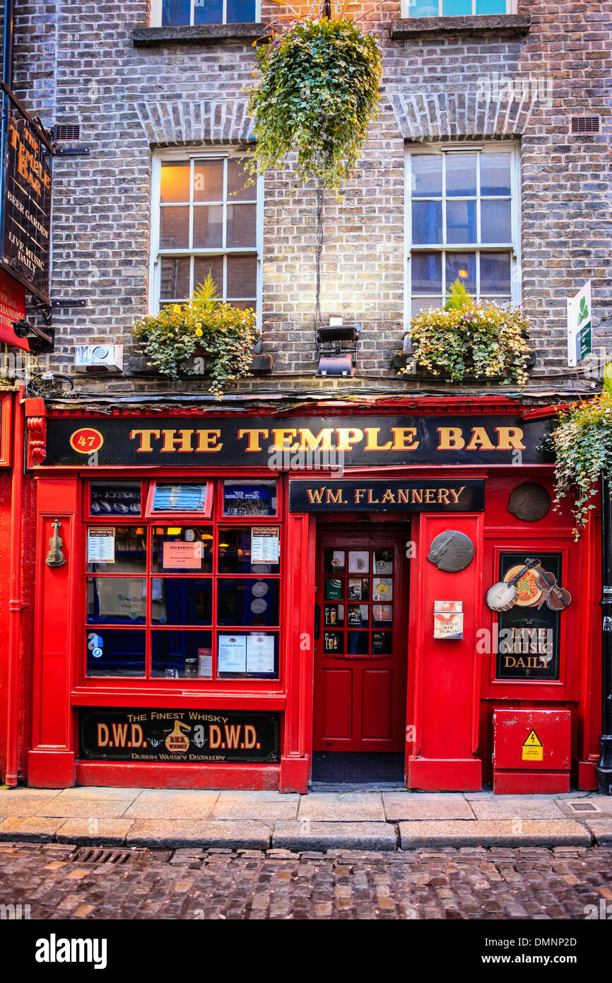 The Temple Bar Pub in Temple Bar Street Dublin City Ireland Stock Photo ...