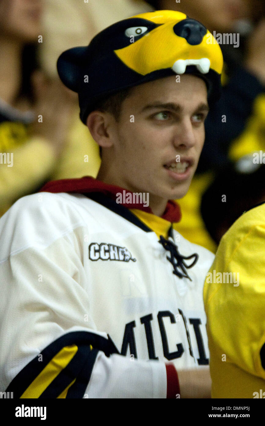 Nov. 13, 2009 - Ann Arbor, Michigan, U.S - 13 NOV 2009: A Michigan fan ...