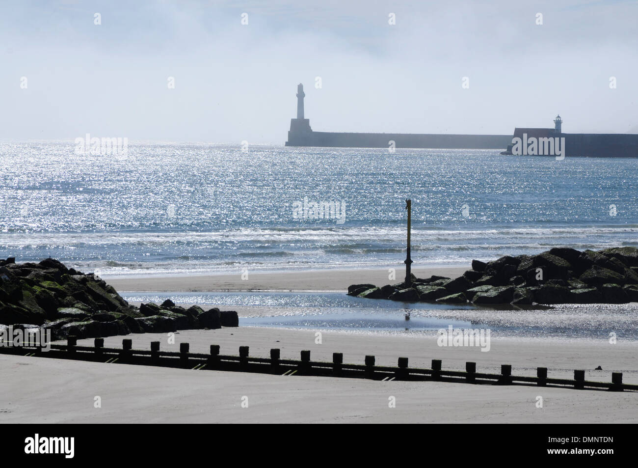 Groynes erosion aberdeen beach sand hi-res stock photography and images ...