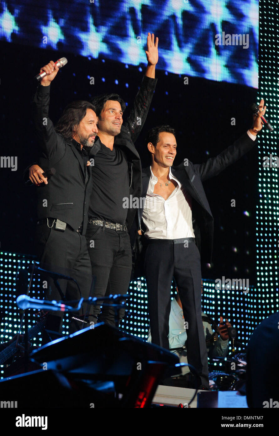 Marco Antonio Solis Chayanne and Marc Anthony performing during ...