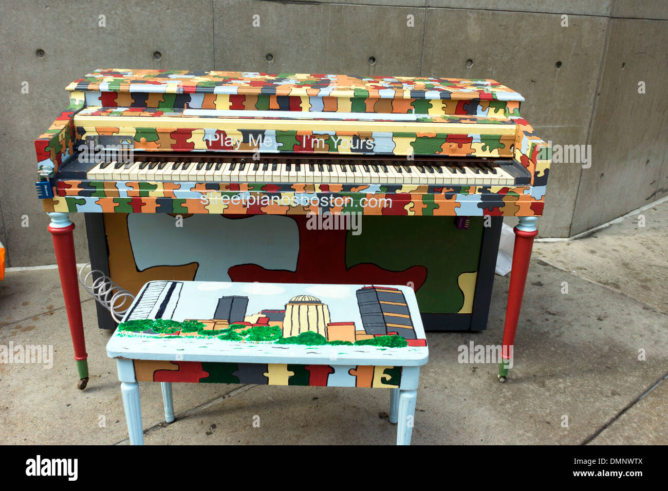 Street piano hi-res stock photography and images - Alamy