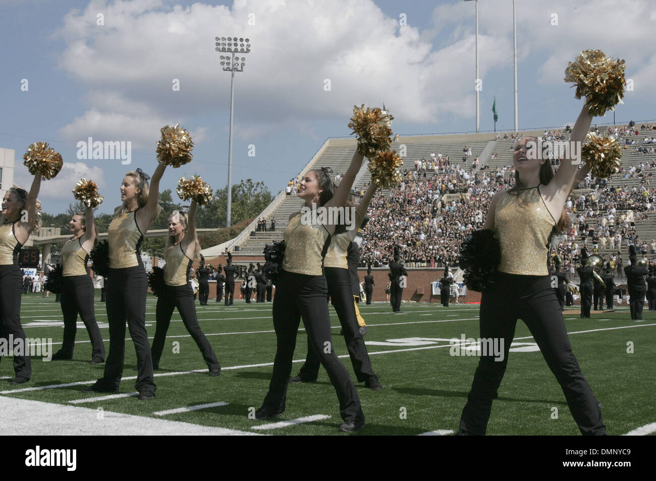 Wake forest cheerleaders hi-res stock photography and images - Alamy