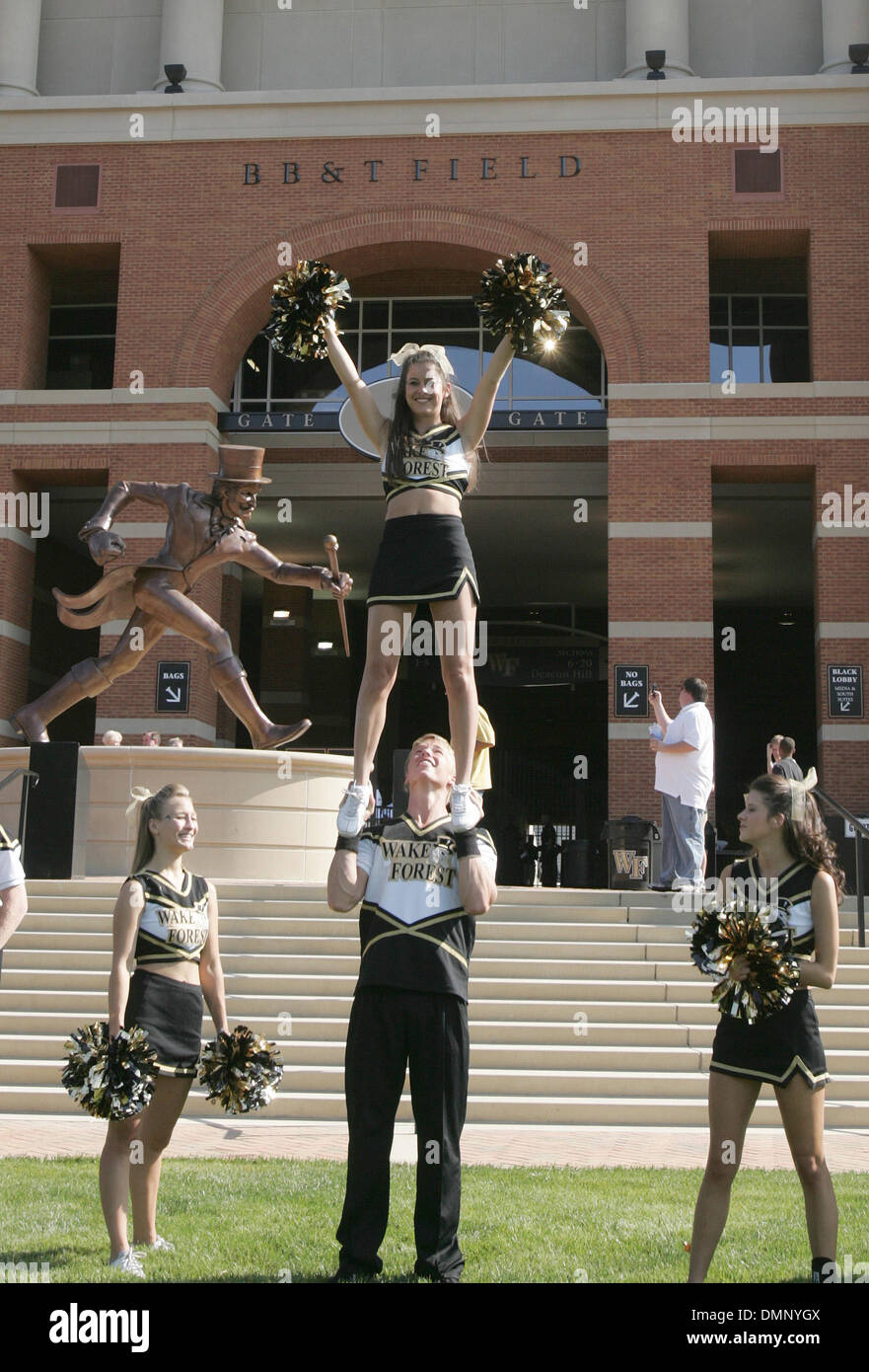 Wake forest university entrance hi-res stock photography and images - Alamy