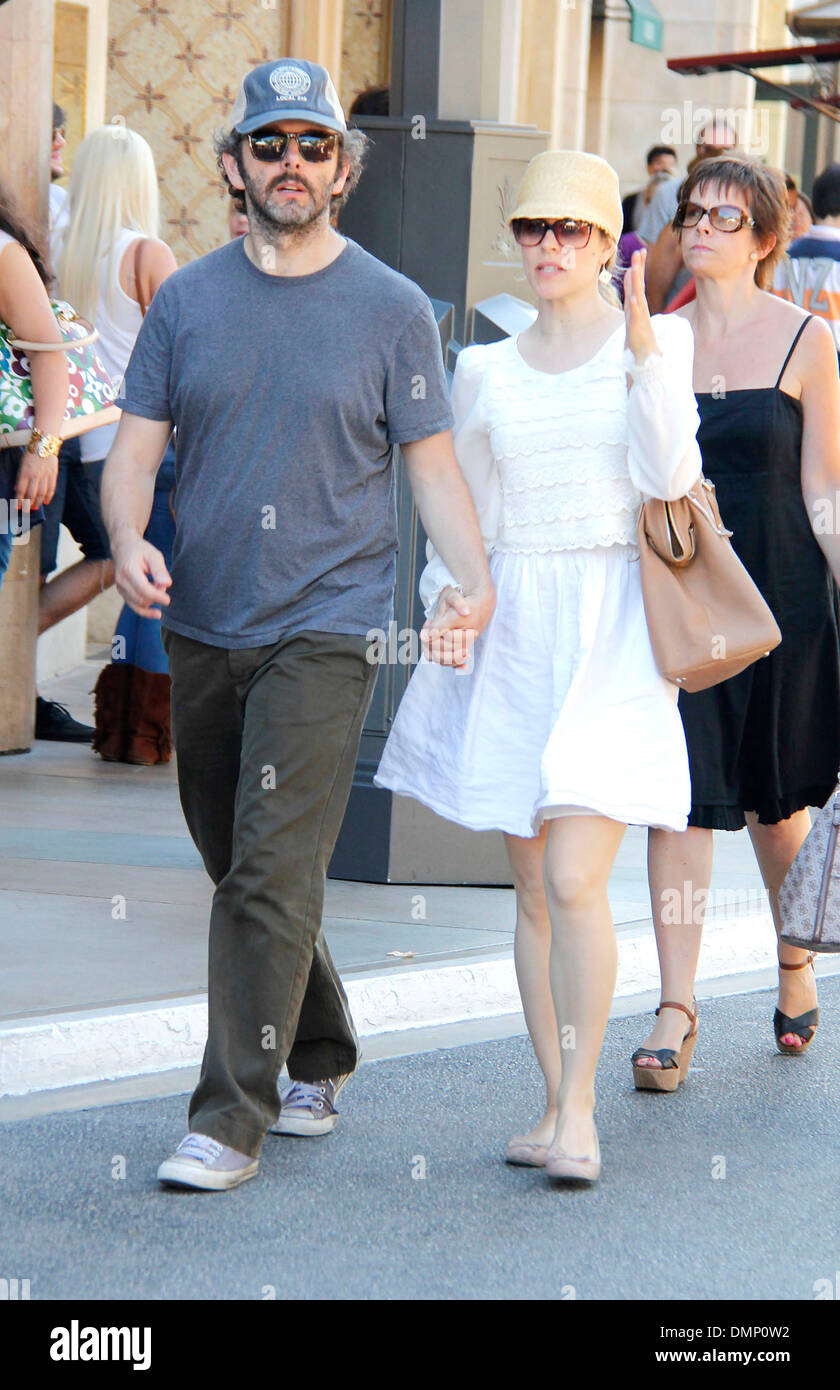Rachel McAdams and Michael Sheen shopping at Grove Los Angeles ...