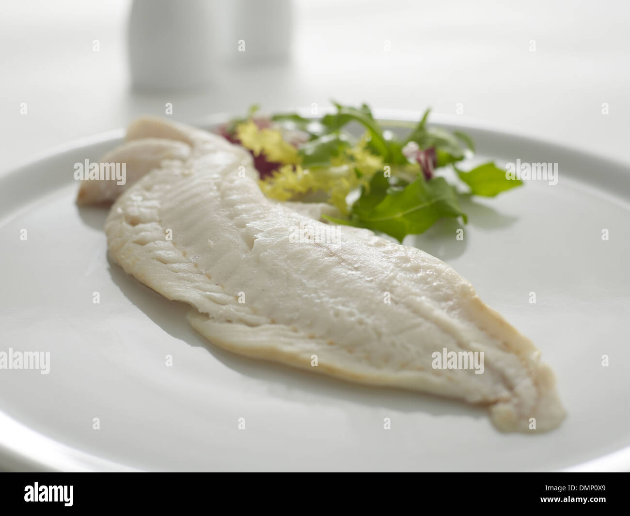 Fish whole plate hi-res stock photography and images - Alamy