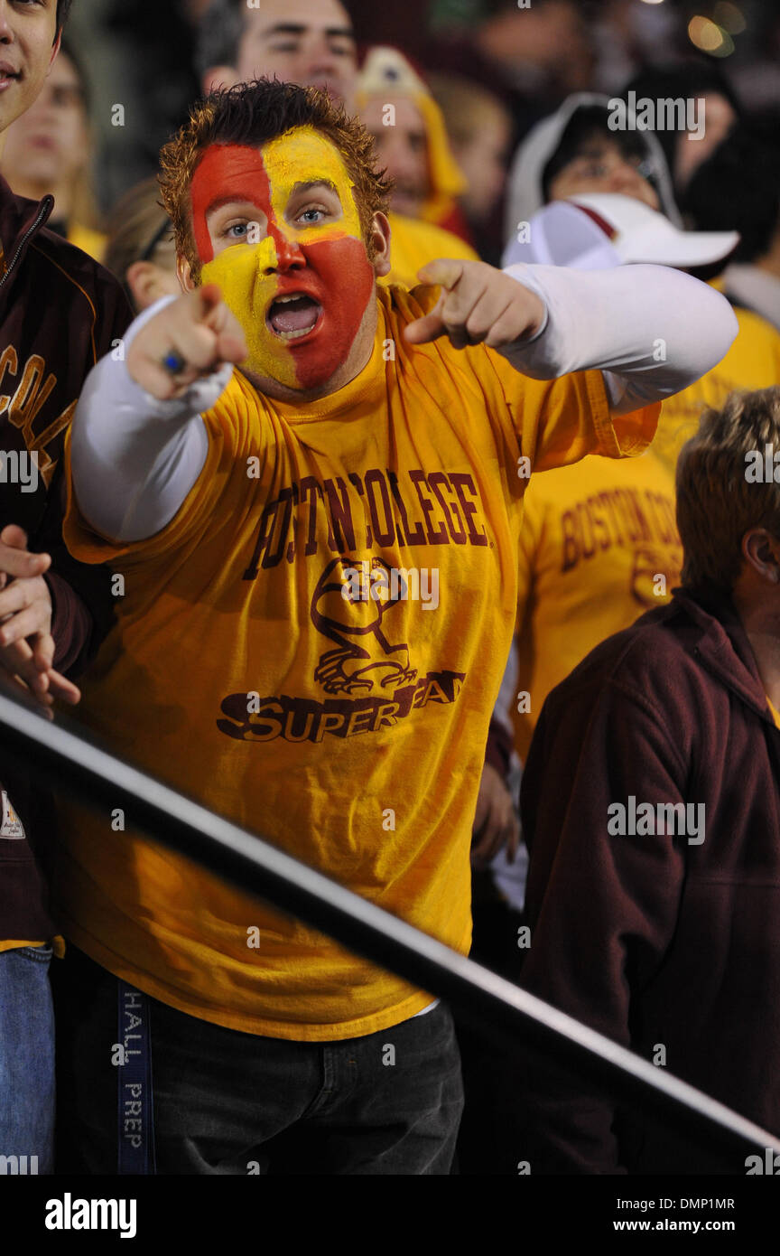 College superfan hi-res stock photography and images - Alamy