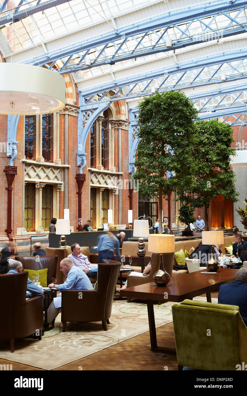 St pancras renaissance hotel restaurant hi-res stock photography and ...