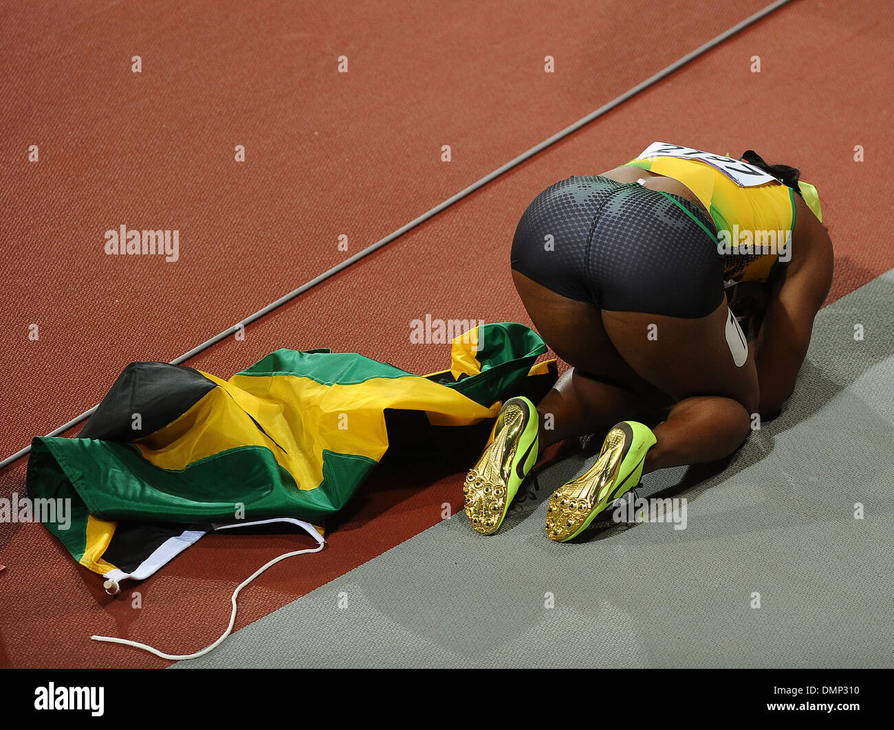 Shelly Ann Fraser Pryce Of Jamaica Celebrates Winning Gold In Womens