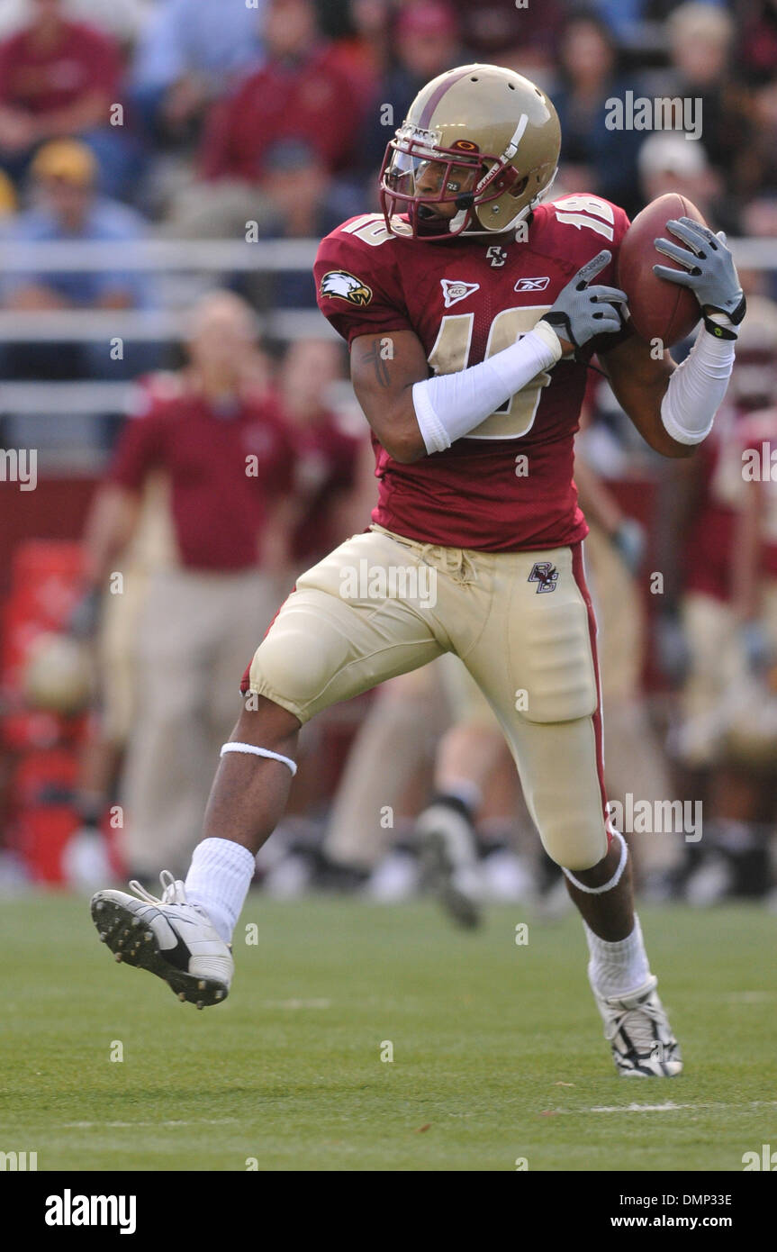 Alumni stadium chestnut hill hi-res stock photography and images - Alamy