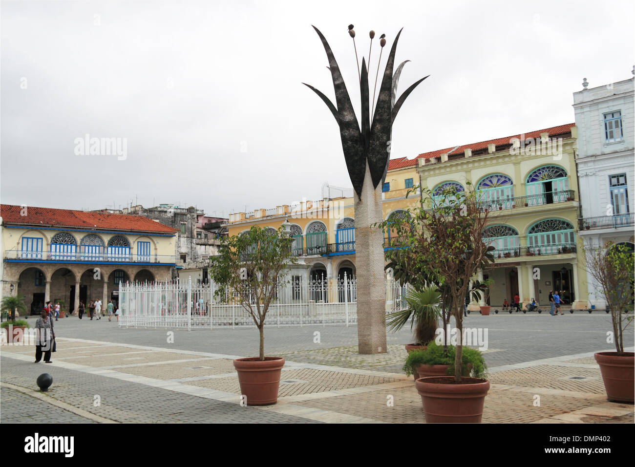 Casa del Conde Jaruco (far left), Plaza Vieja, Old Havana (La Habana ...