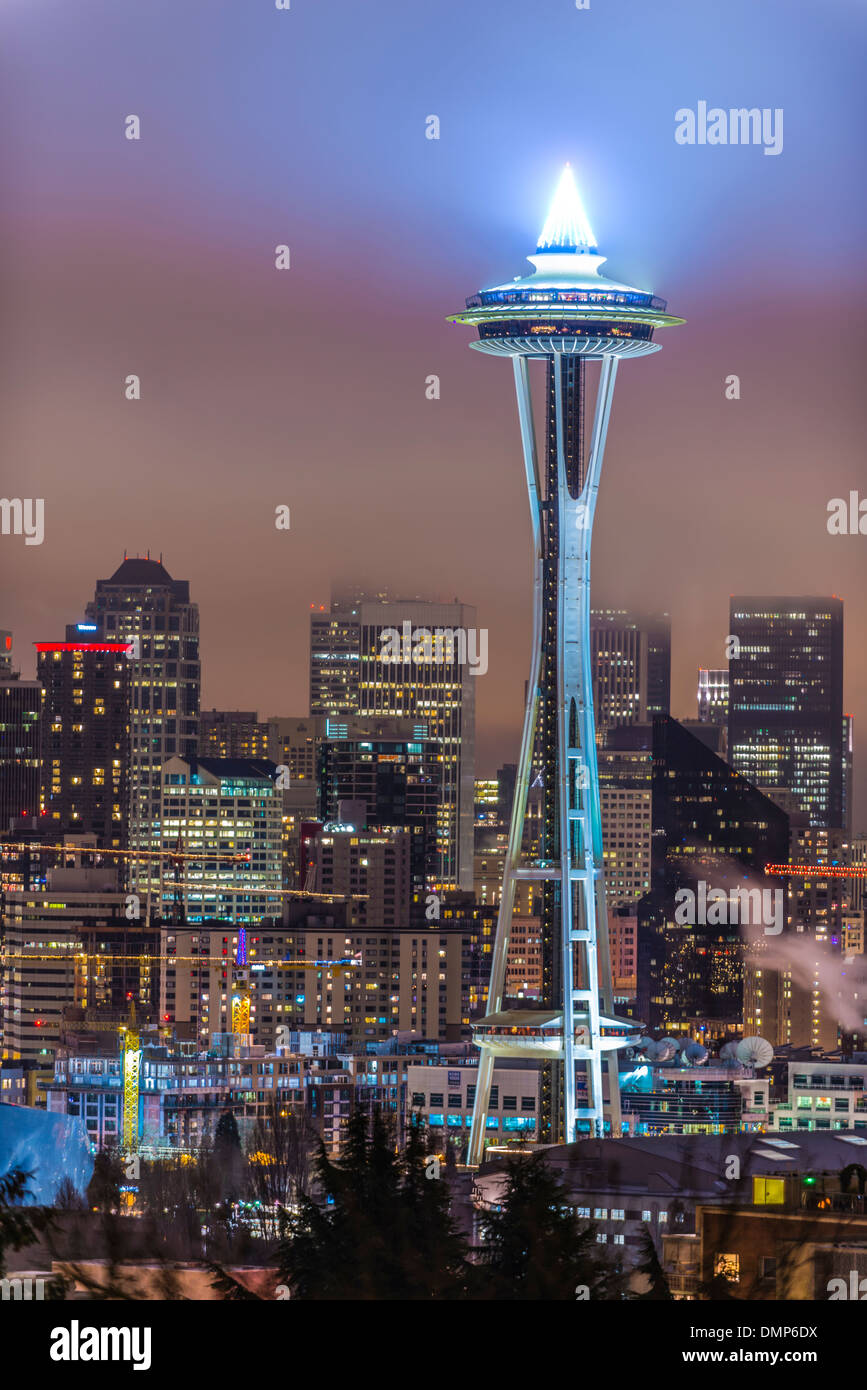 Seattle skyline at night hi-res stock photography and images - Alamy