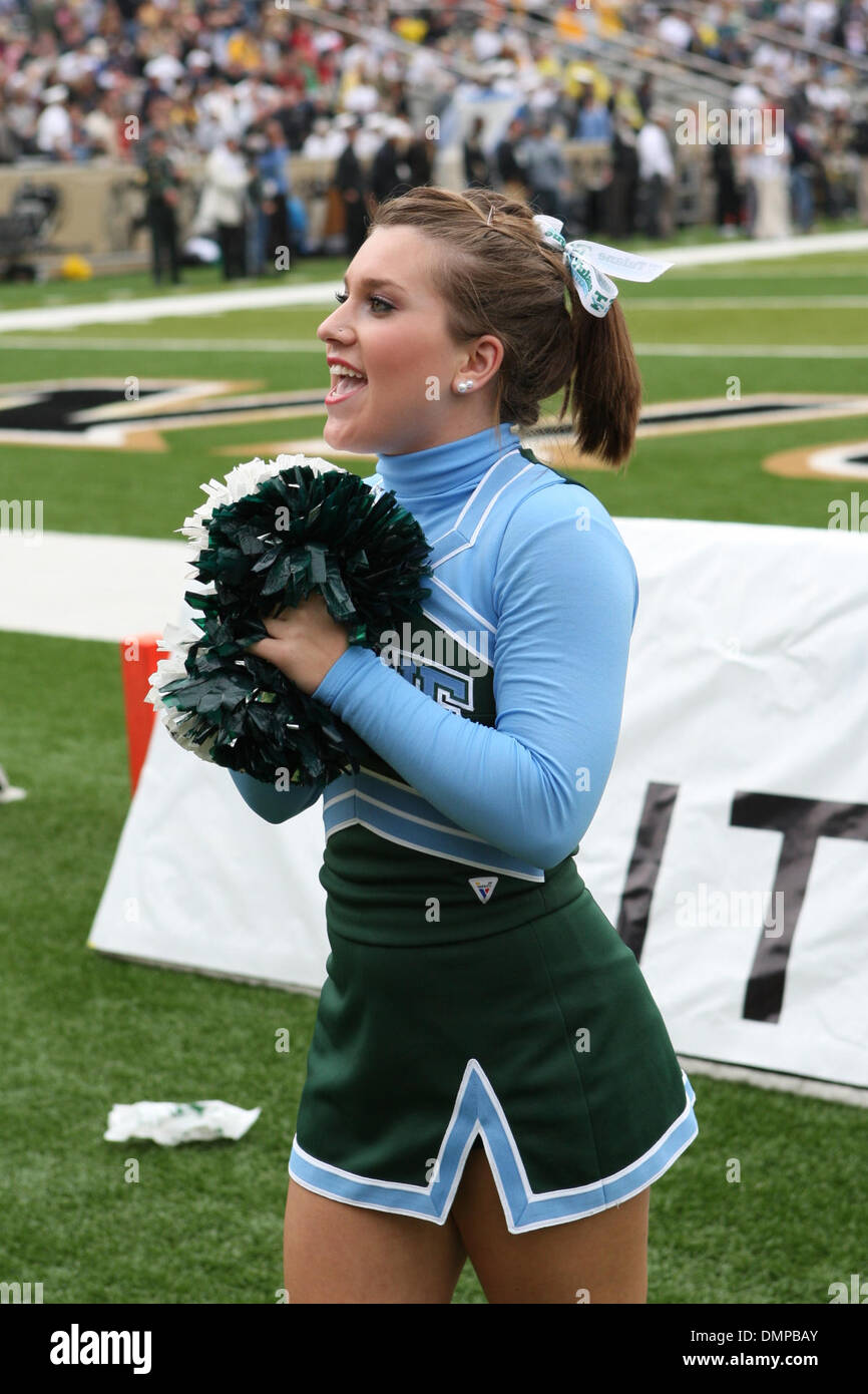Tulane cheerleader hi-res stock photography and images - Alamy