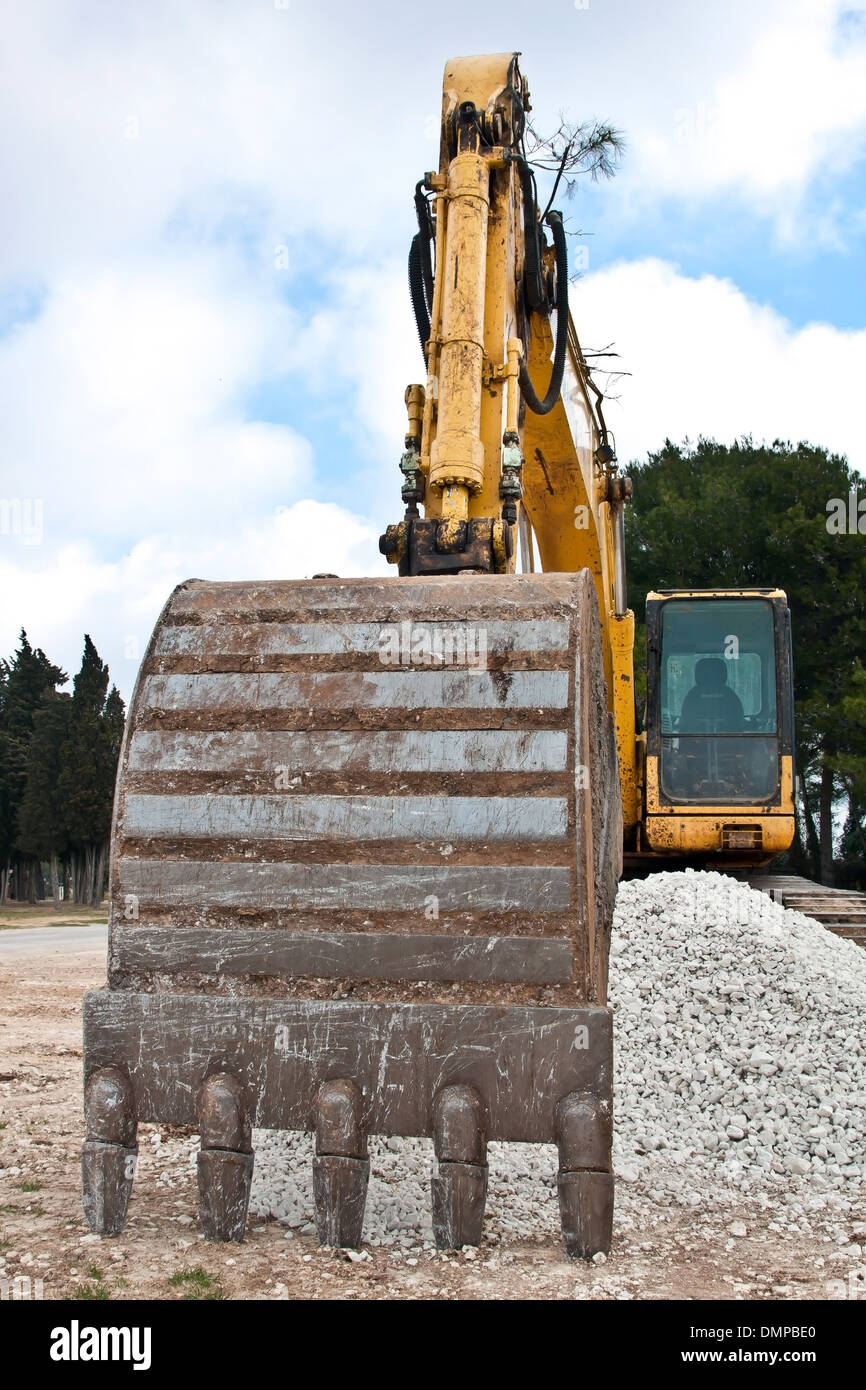 Giant caterpillar bulldozer heavy hi-res stock photography and images ...
