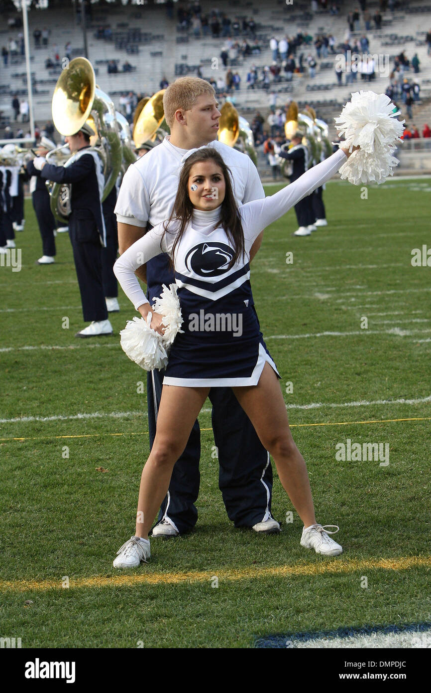 Penn state cheerleaders hi-res stock photography and images - Alamy