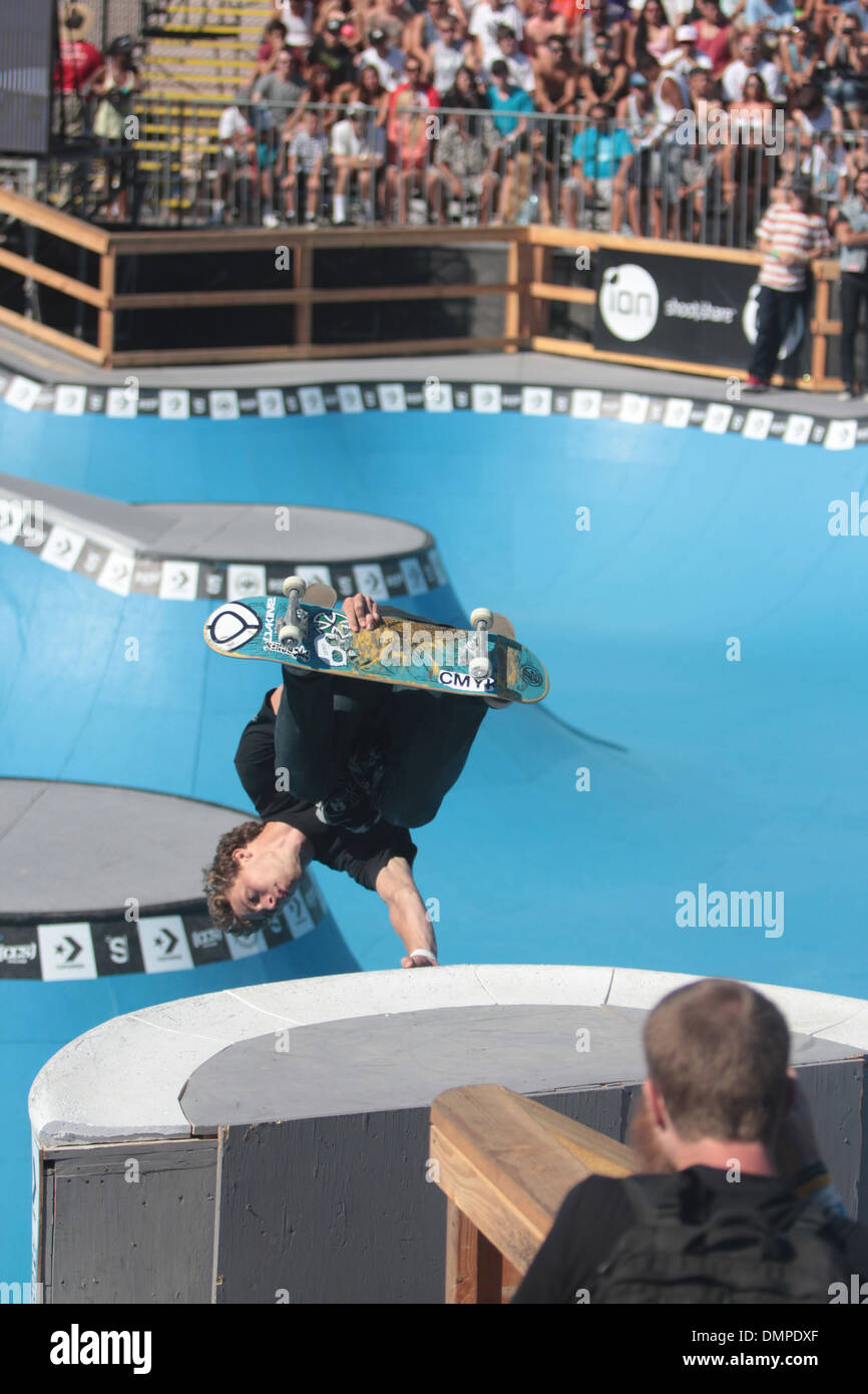 Aaron "JAWS" Homoki Costal Carnage skate competition finals Los Angeles ...
