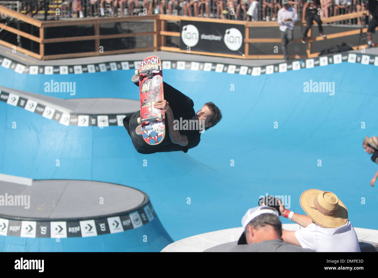 Aaron "JAWS" Homoki Costal Carnage skate competition finals Los Angeles ...