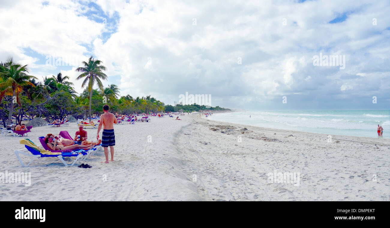 Tropical white sand beach in Varadero, Cuba Stock Photo - Alamy