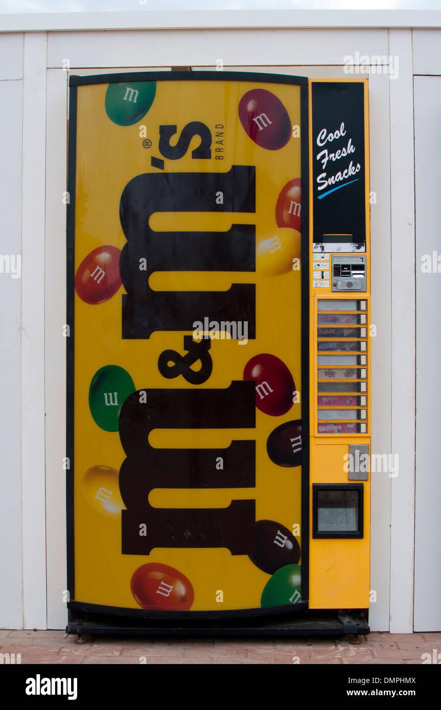 Sweet vending machines hi-res stock photography and images - Alamy