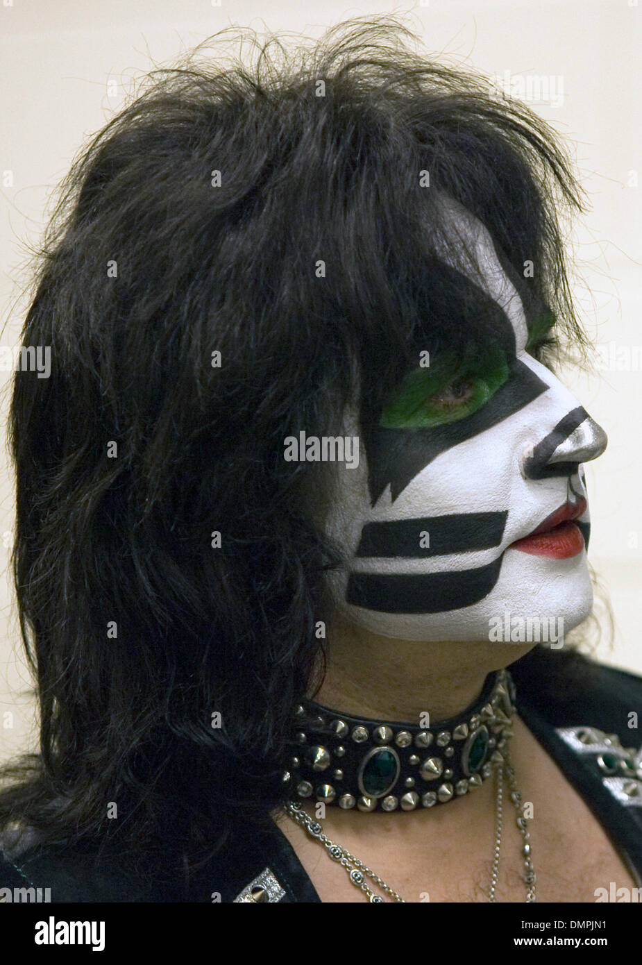 Kiss eric singer hi-res stock photography and images - Alamy