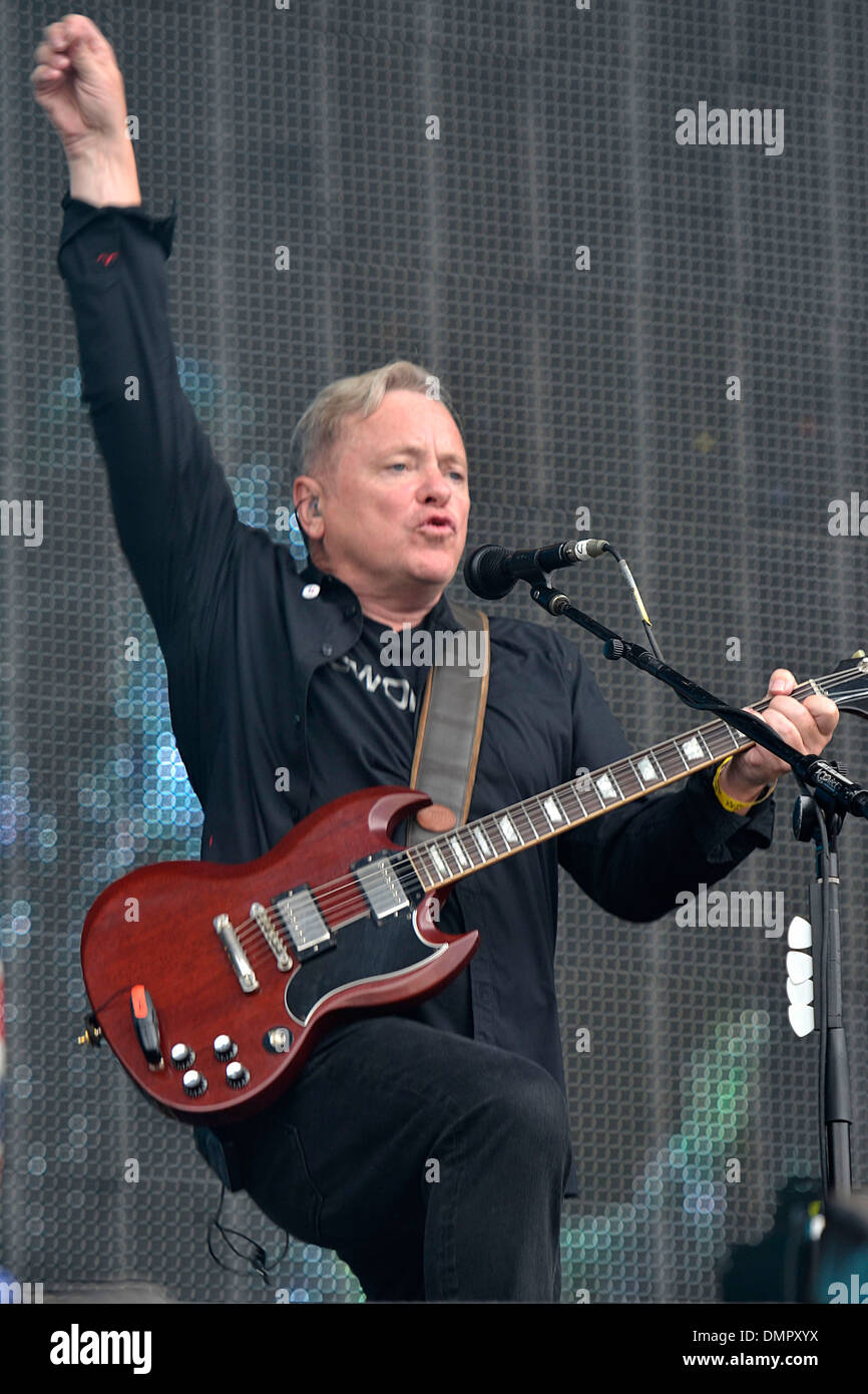 Bernard sumner england hi-res stock photography and images - Alamy
