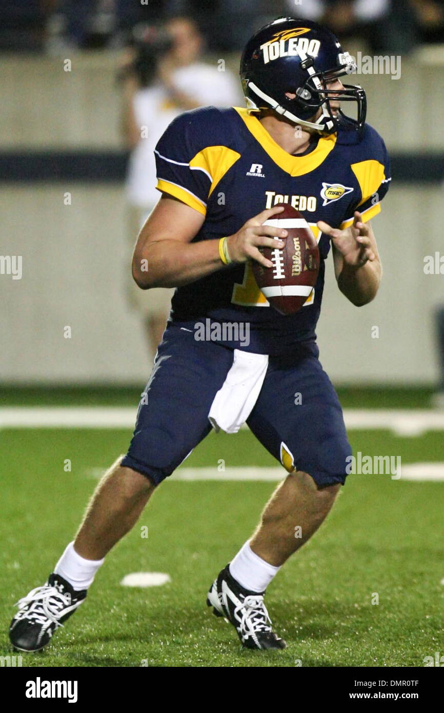Toledo quarterback Aaron Opelt (11) looks downfield for an open ...