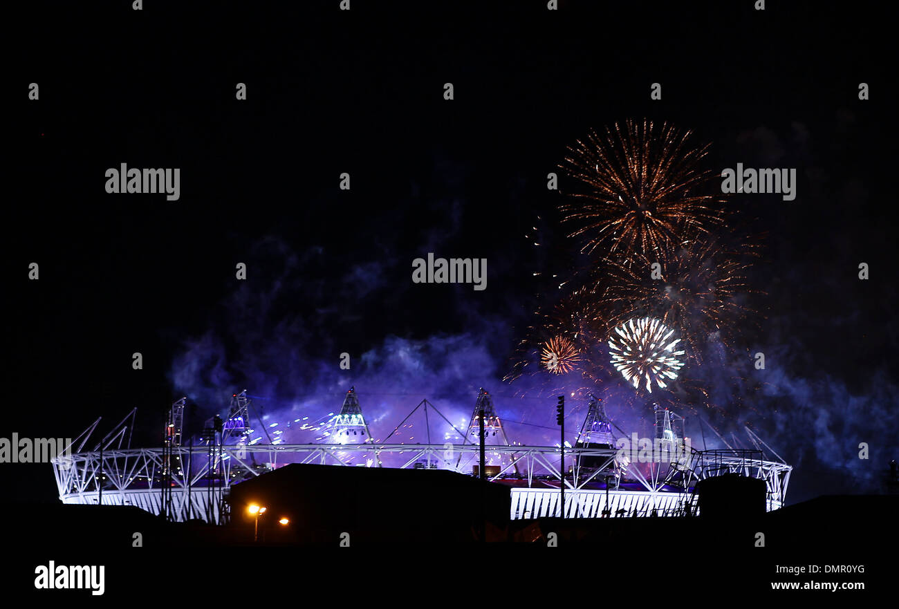 Fireworks explode over Olympic stadium at end of closing ceremony of ...