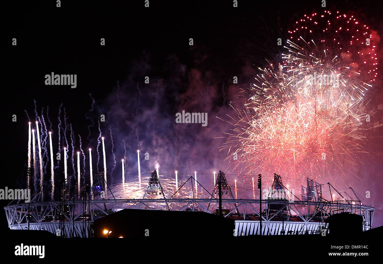 Fireworks explode over Olympic stadium at end of closing ceremony of ...