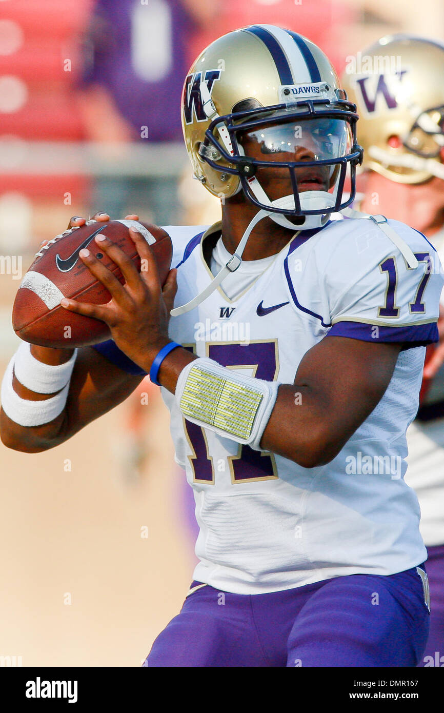 Washington's Keith Price (17) during warm up at Stanford Stadium in ...