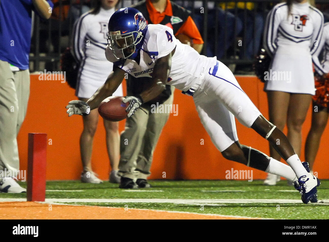 Boise State wide receiver Titus Young (4) dives into the end zone for a ...