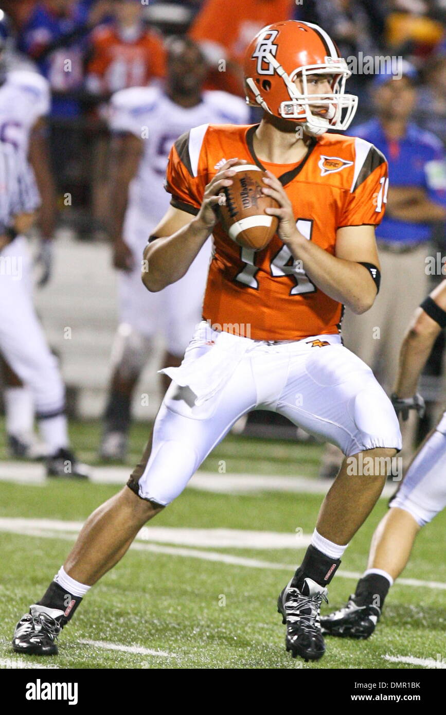 Bowling Green backup quarterback Kellen Pagel (14) looks for an open ...