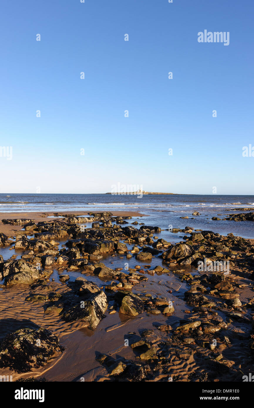 Horizons vertical verticals island hi-res stock photography and images ...