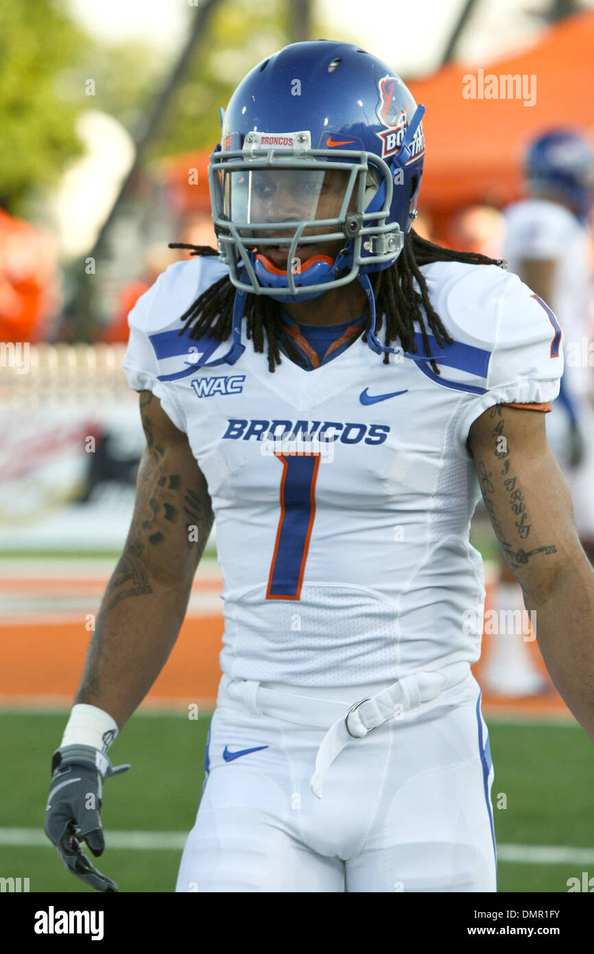 Boise State cornerback Kyle Wilson (1) warms up before the start of the ...
