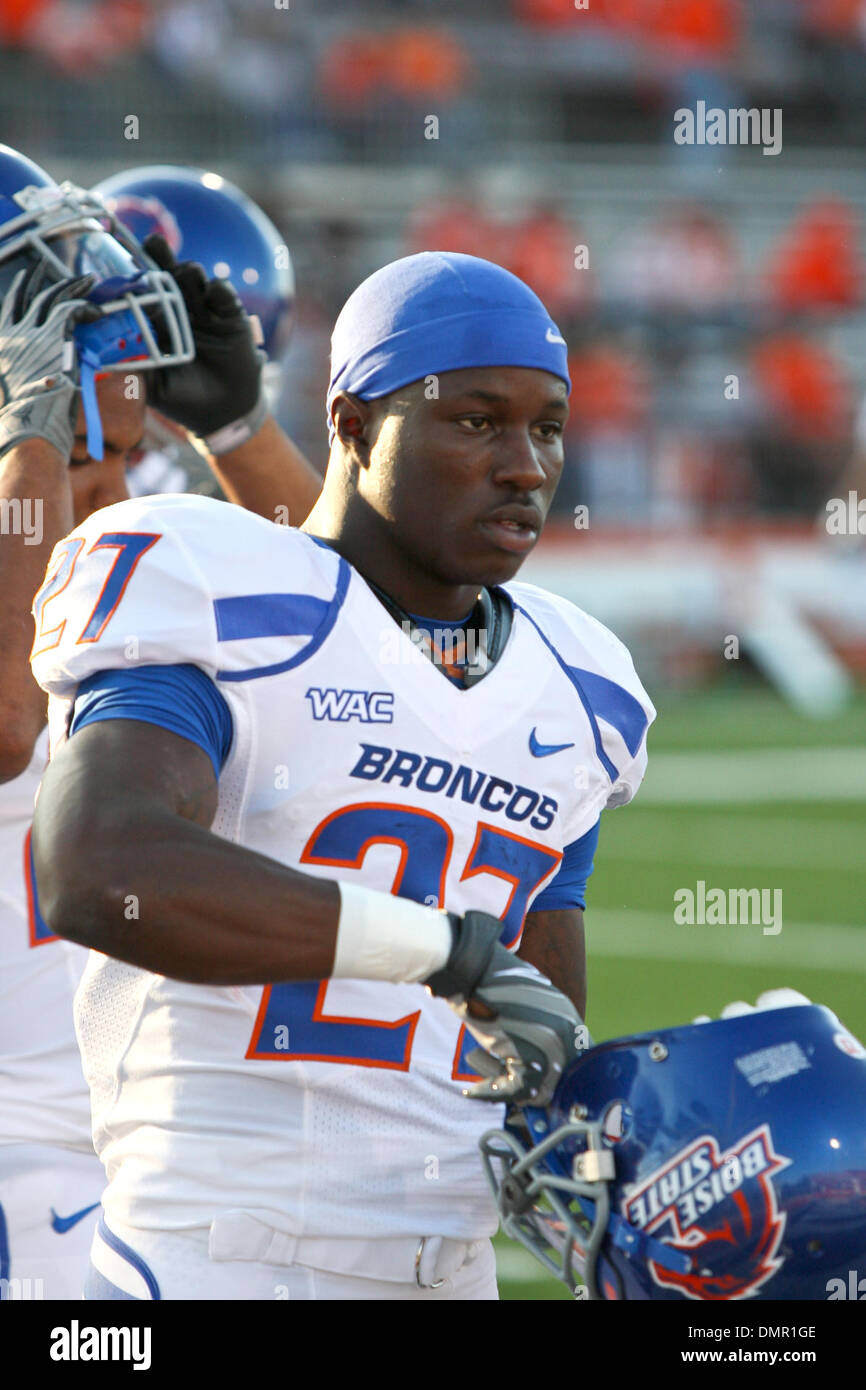 Boise State running back Jeremy Avery (27) warms up before the start of ...