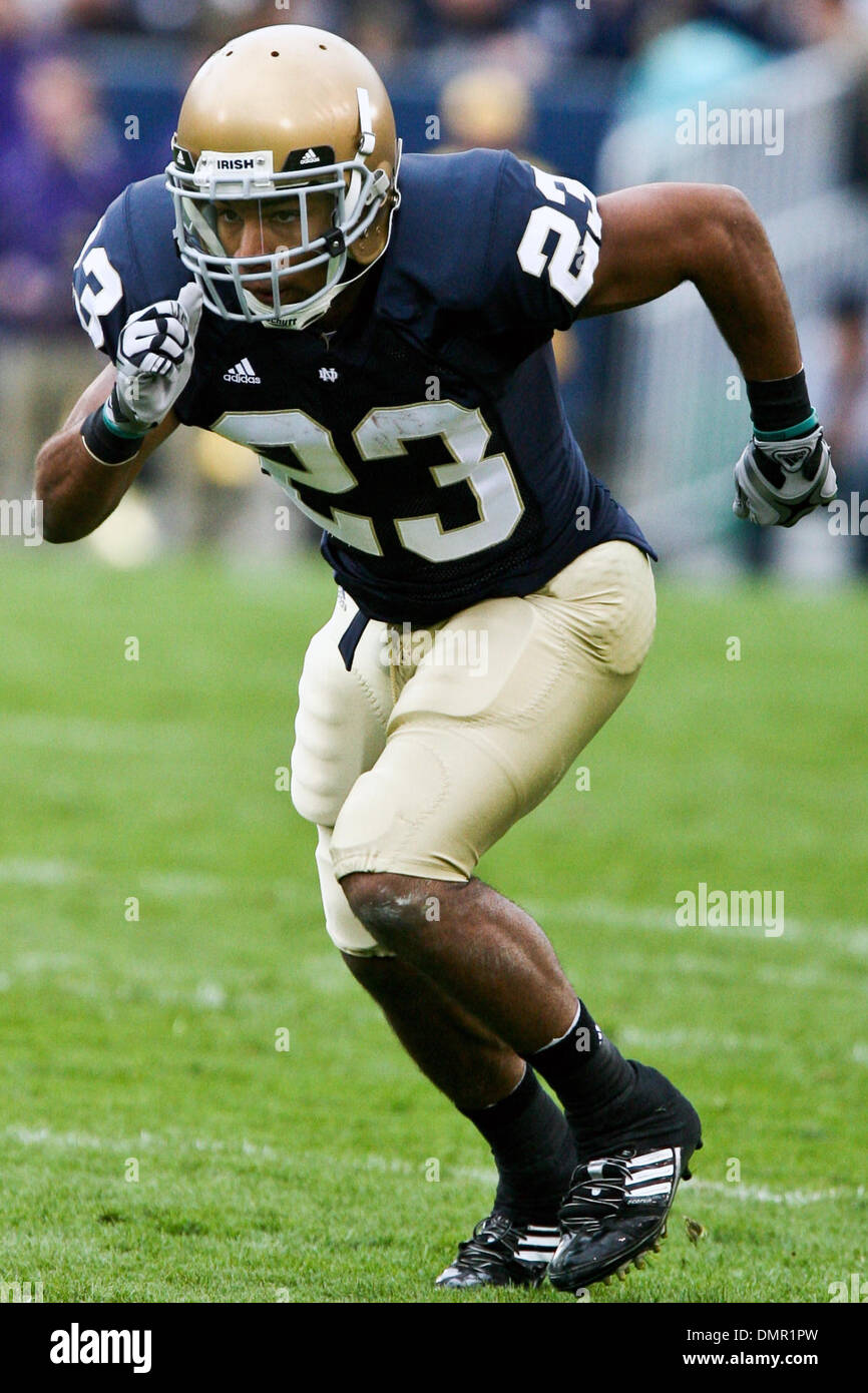 Notre Dame wide receiver Golden Tate (23) runs his pass route during ...