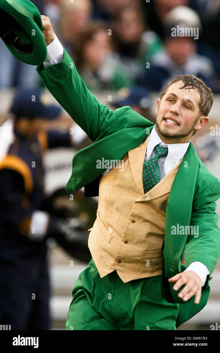 Notre Dame mascot during game action. Washington, of the PAC 10 ...