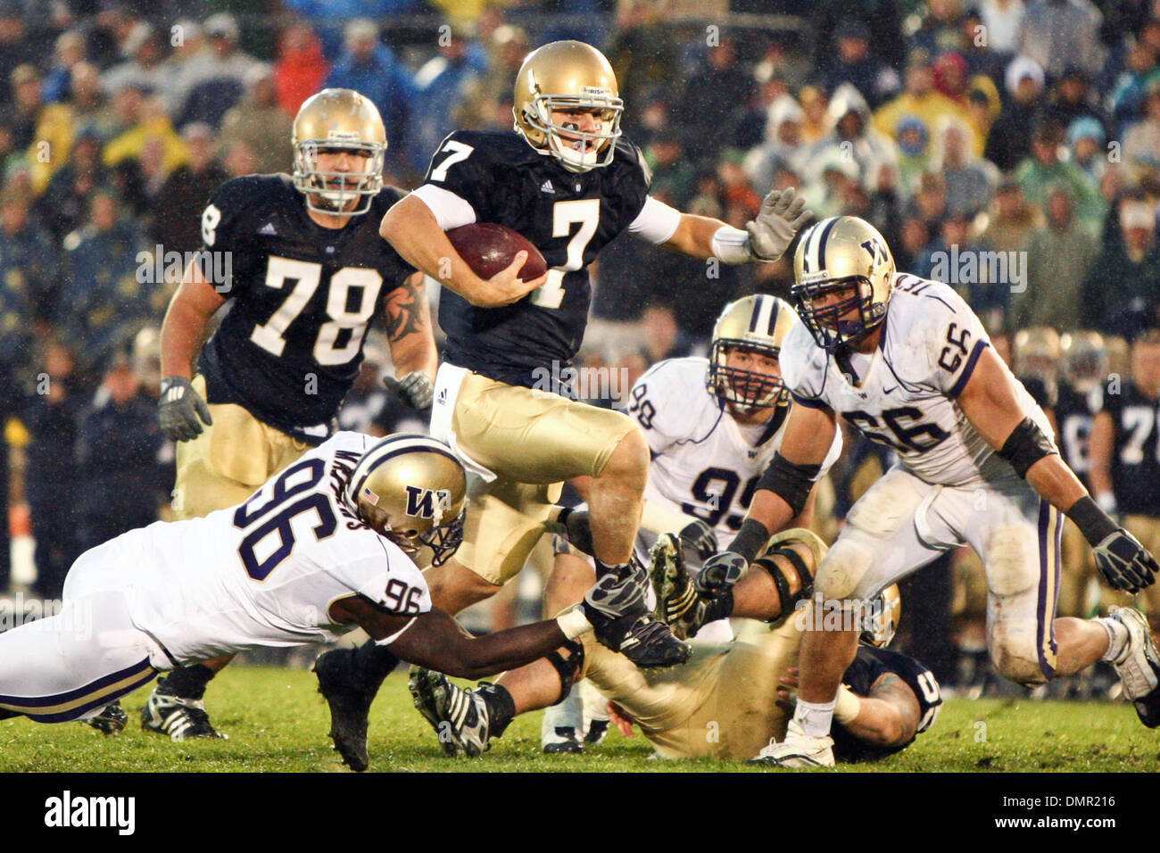 Notre Dame quarterback Jimmy Clausen (7) during game action. Washington ...
