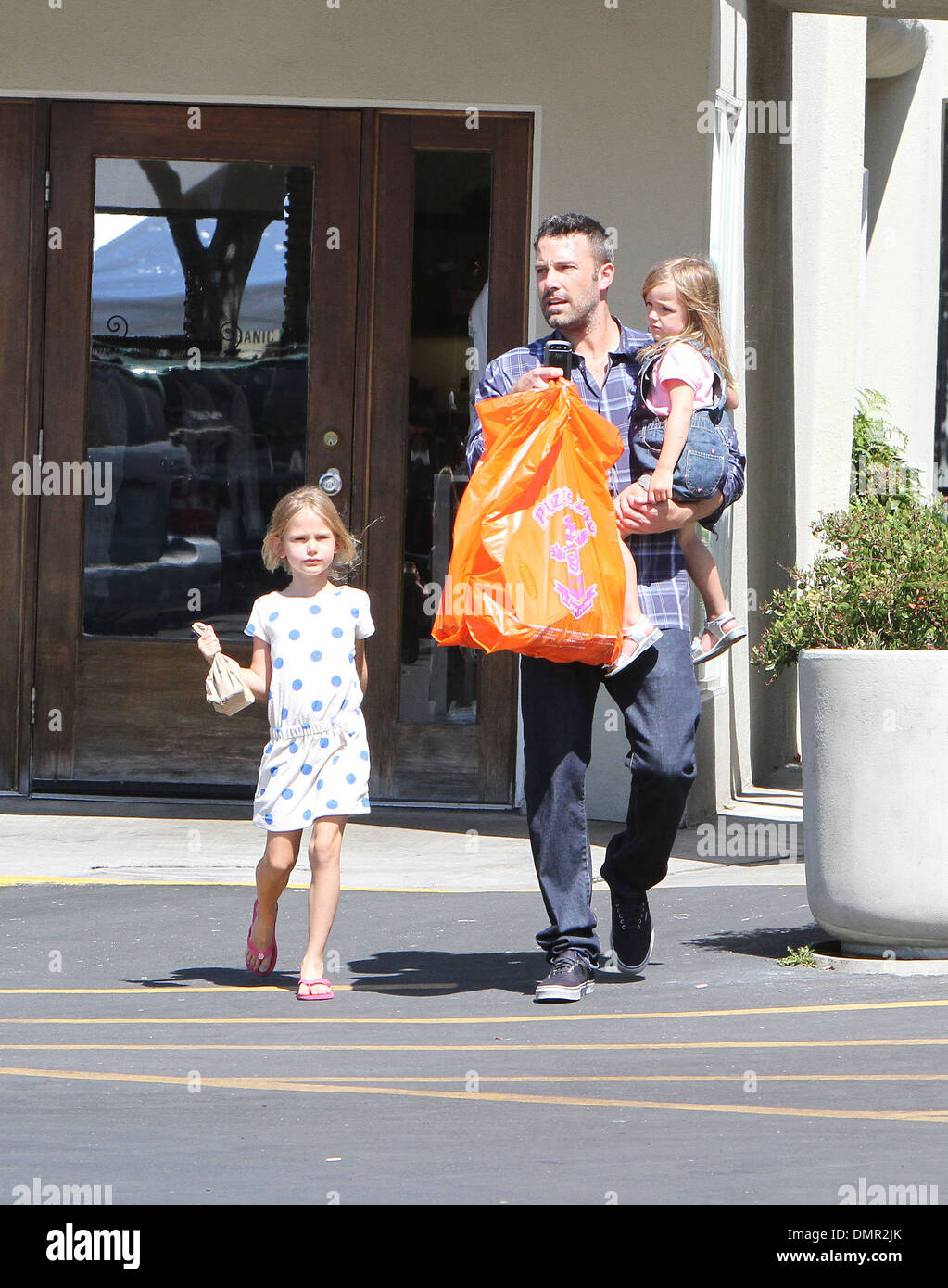 Ben Affleck with daughters Violet Affleck and Seraphina Affleck out at ...