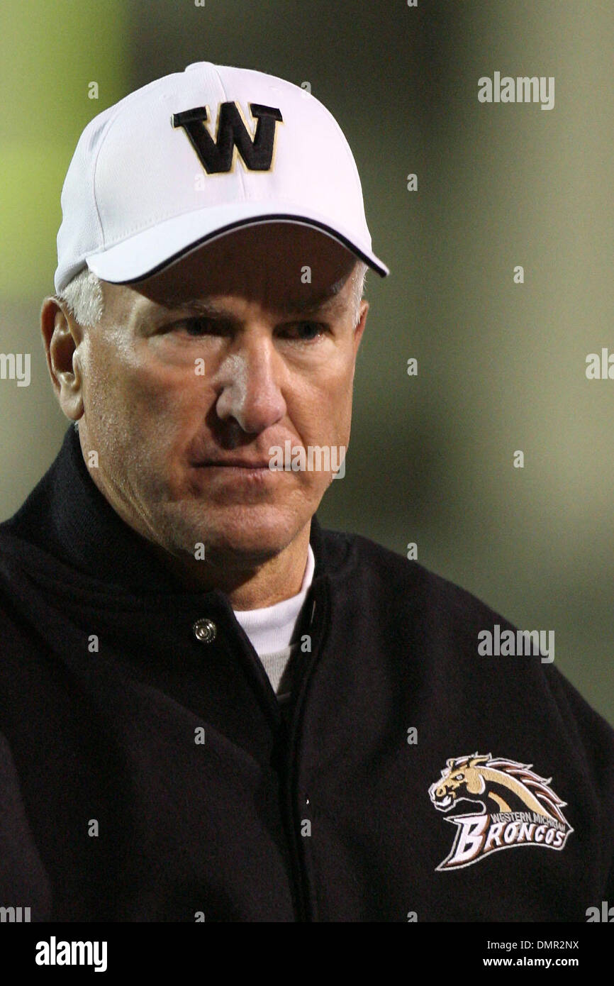 Western Michigan head coach Bill Cubit during game action. Western ...