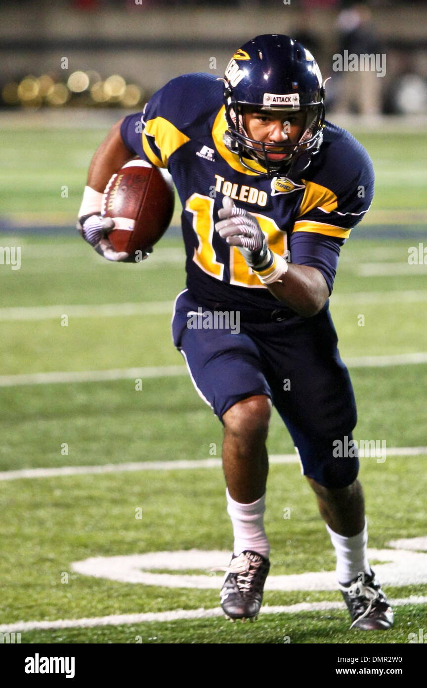 Toledo wide receiver Eric Page (12) during game action. Northern ...