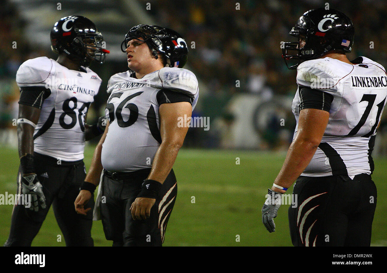Cincinnati wide receiver Armon Binns #80 and Cincinnati offensive ...