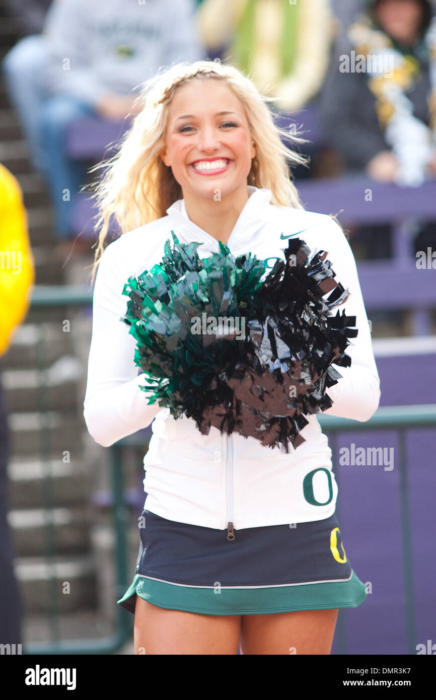 Oregon ducks cheerleader hi-res stock photography and images - Alamy