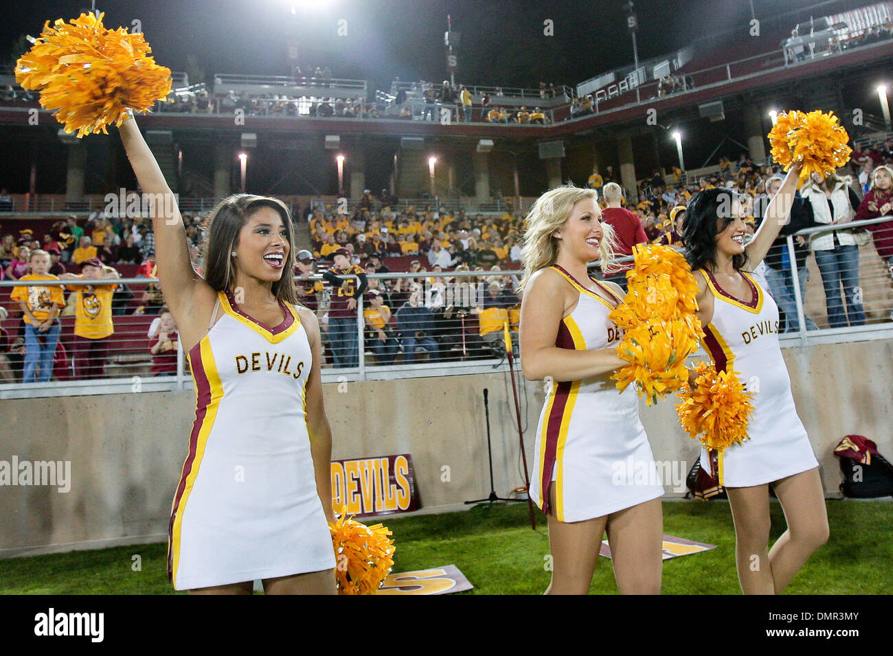 Stanford cheerleaders during game action hi-res stock photography and images - Alamy